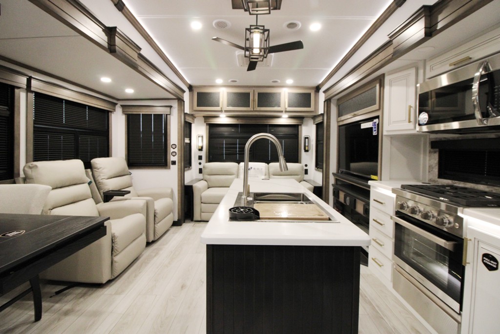 2025 3123RL by Montana | PassionVRCaravaneVaillancourt - RVC Navigator